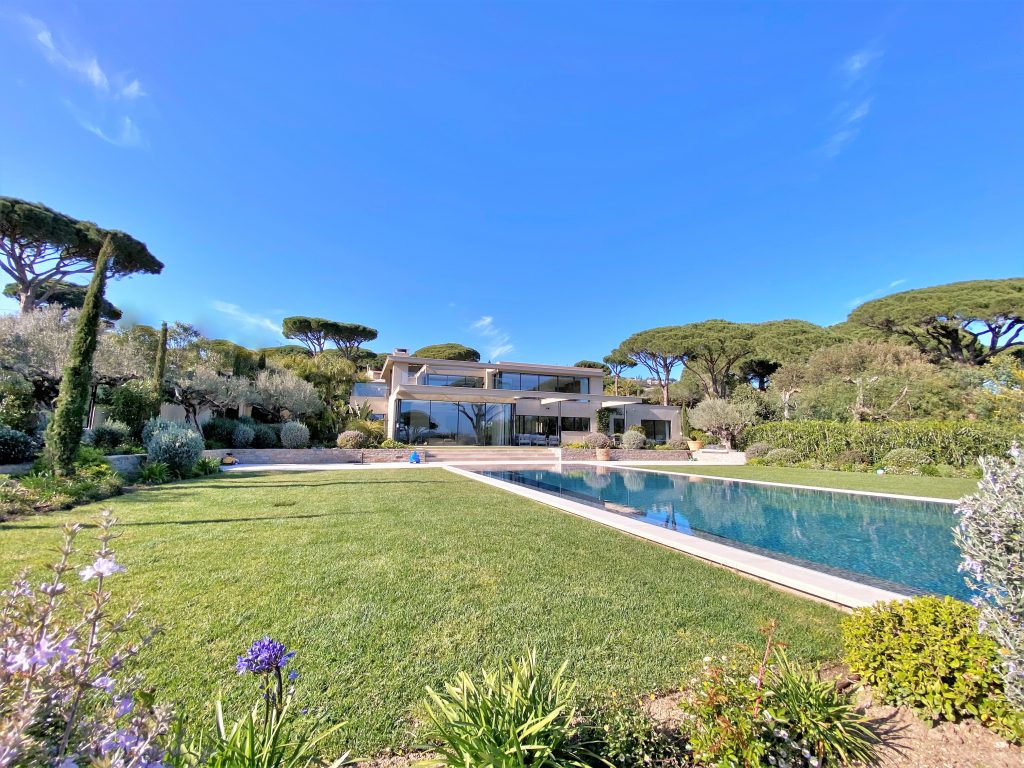 Sea view contemporary villa walking distance to Beauvallon beaches ... Sea view contemporary villa walking distance to Beauvallon beaches ...