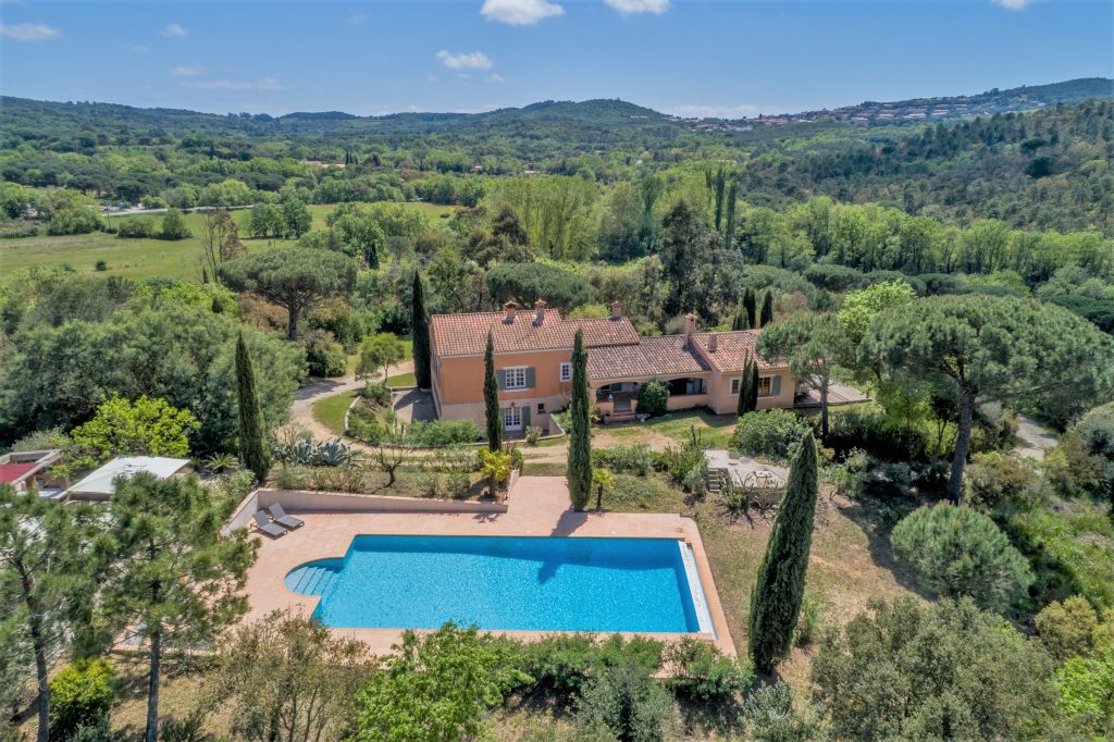 Propriété sur un terrain de plusieurs hectares à vendre à Gassin ...