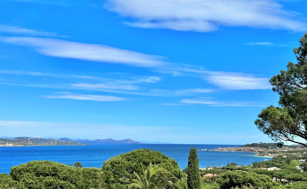 Terrain constructible vue mer à vendre à Gassin – Saint-Tropez Bay Property