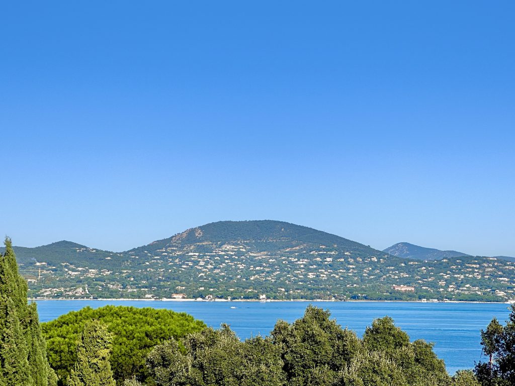 Terrain vue mer à vendre à Gassin – Saint-Tropez Bay Property
